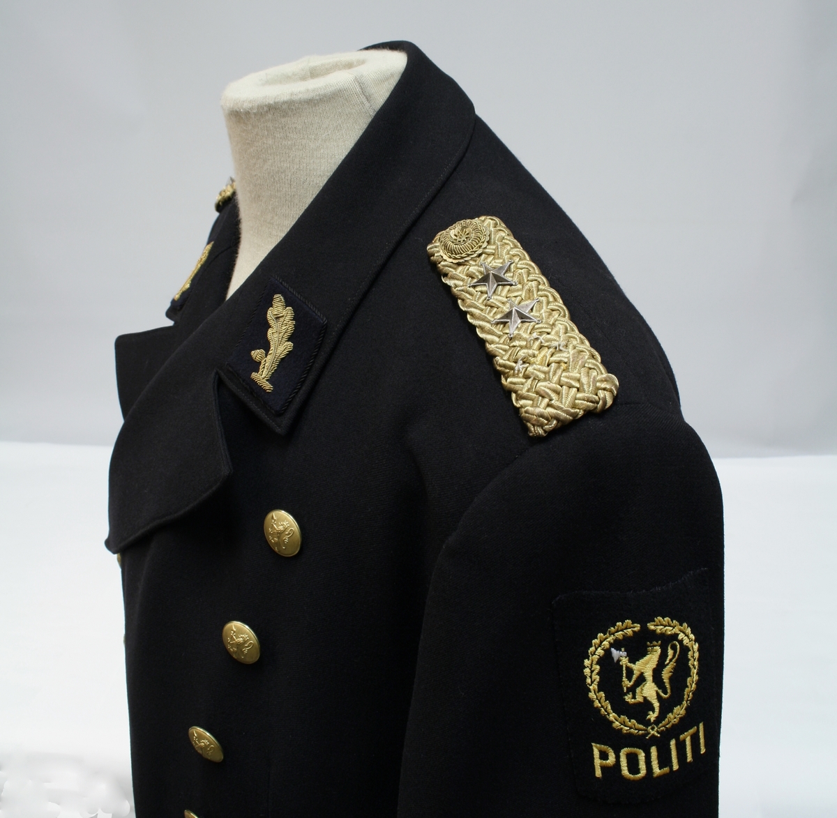 Politiuniform M/1963 - Justismuseet / DigitaltMuseum