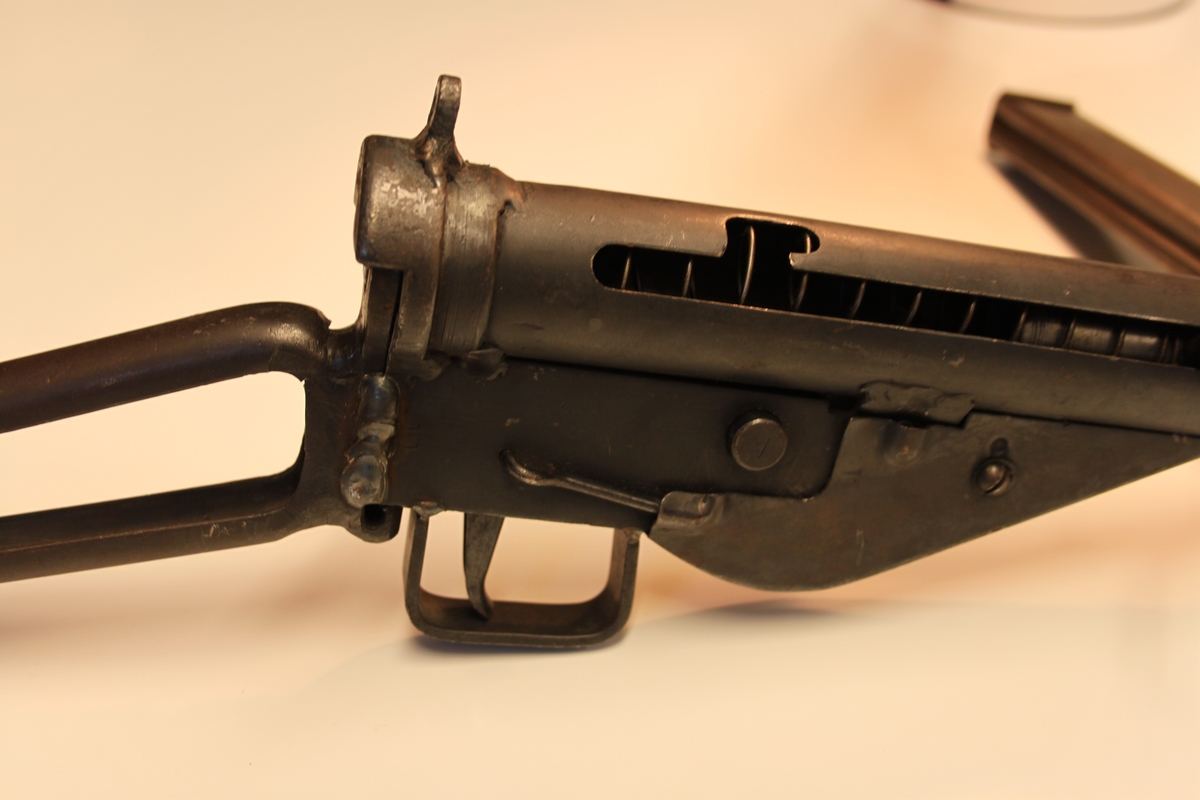 Stengun - ARKIVET freds- og menneskerettighetssenter / DigitaltMuseum