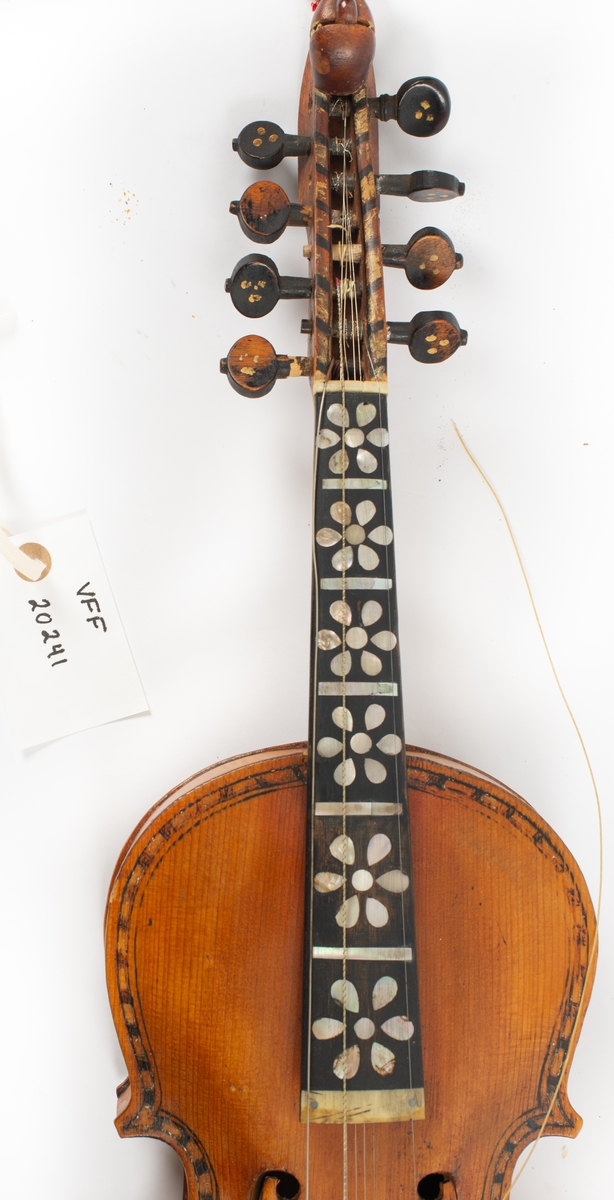 Hardingfele - Valdres Folkemuseum / DigitaltMuseum